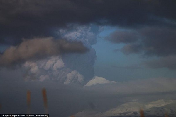 The Stunning Images of Alaskan Volcano